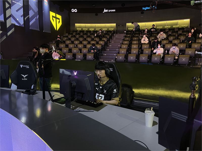 [LCK PO] 젠지, T1에 반격 성공…3세트 역전승