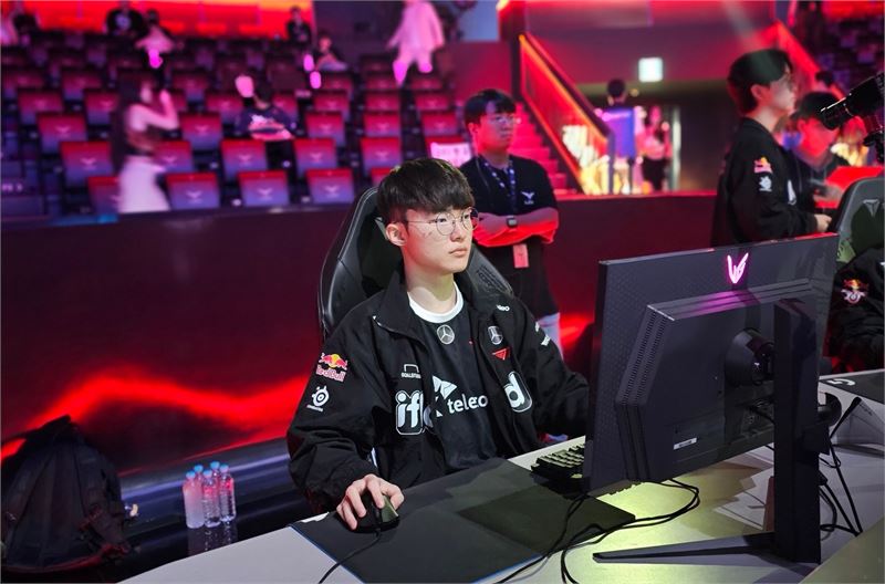 [LCK PO] '다전제의 왕' T1, 접전 끝에 DK 제압…PO 2R 확정