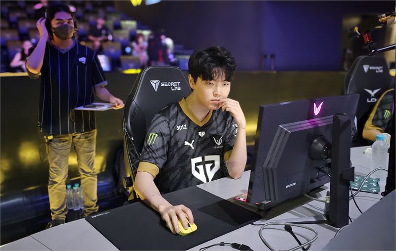 [LCK PO] ‘결승 먼저 갈게’…젠지, 풀세트 끝에 T1에 승리