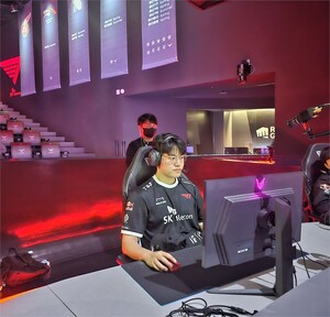 [LCK PO] 완벽한 운영 T1, KT에 1세트 승리